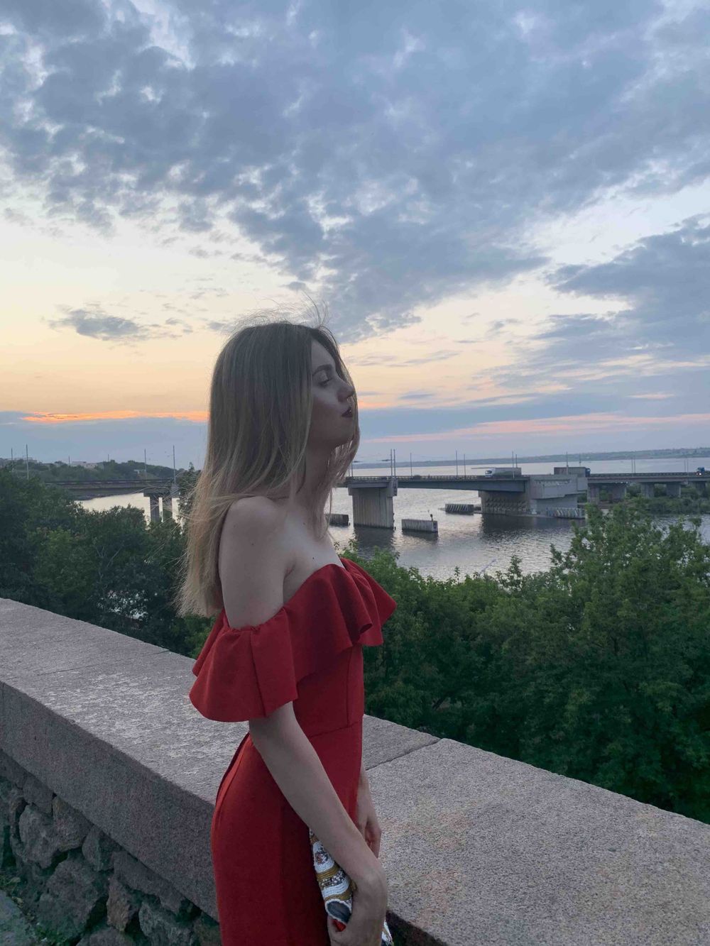 AllieLuna из г.%city% (Украина), 30 лет, шатенка, голубые глаза ...